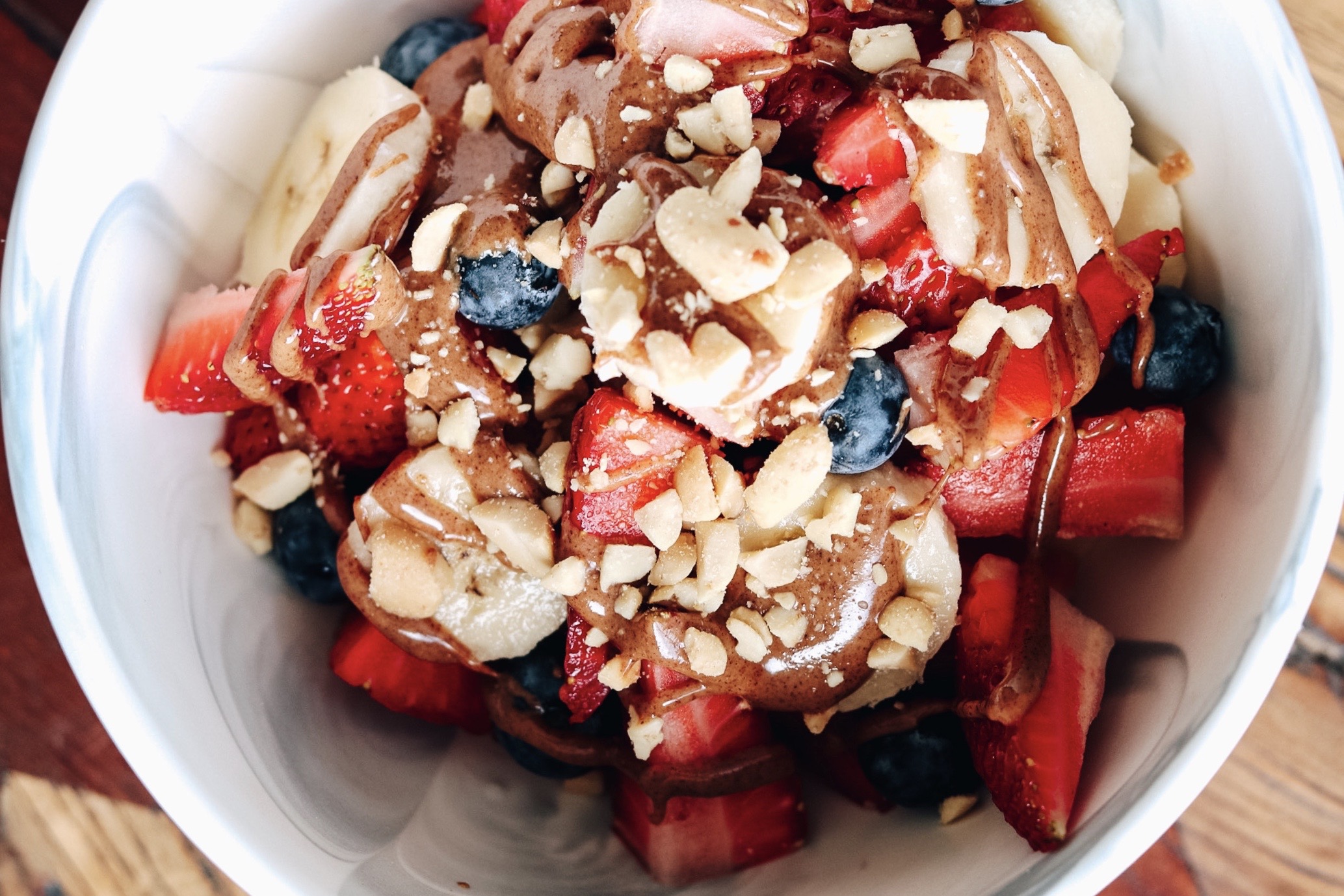 Bowl de Fruta Fresca con Sirope de Almendras y Canela | Valentina Cocina